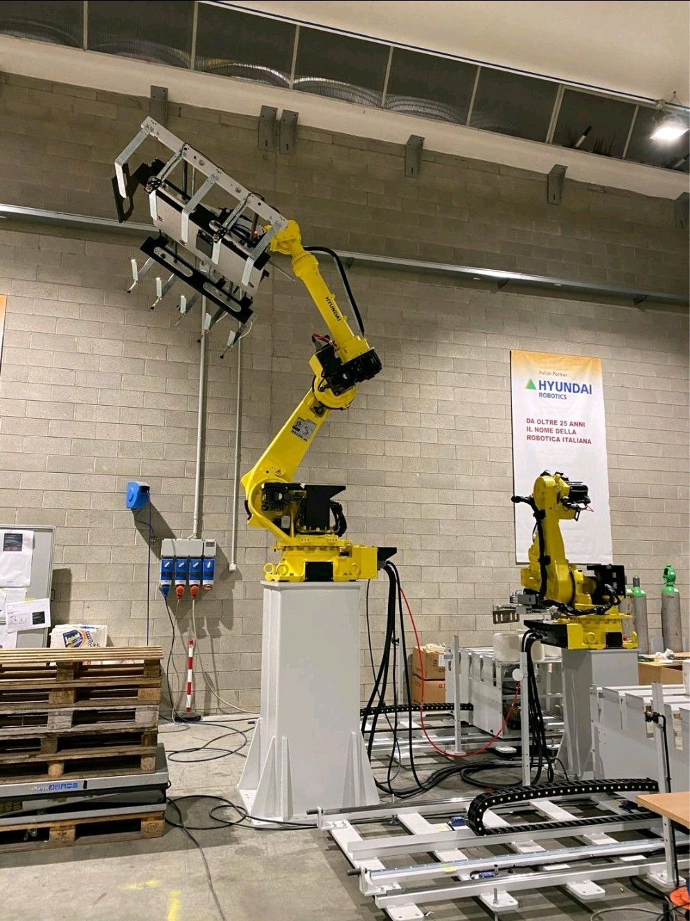 Roboti Hyundai Robotics s nosností 210 - 600 kg | HENNLICH | Žijeme ...
